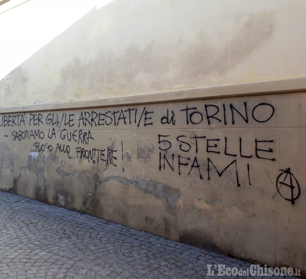 Torre Pellice, muri imbrattati dai vandali | L'Eco del Chisone Torre Pellice, muri imbrattati dai vandali | L'Eco del Chisone