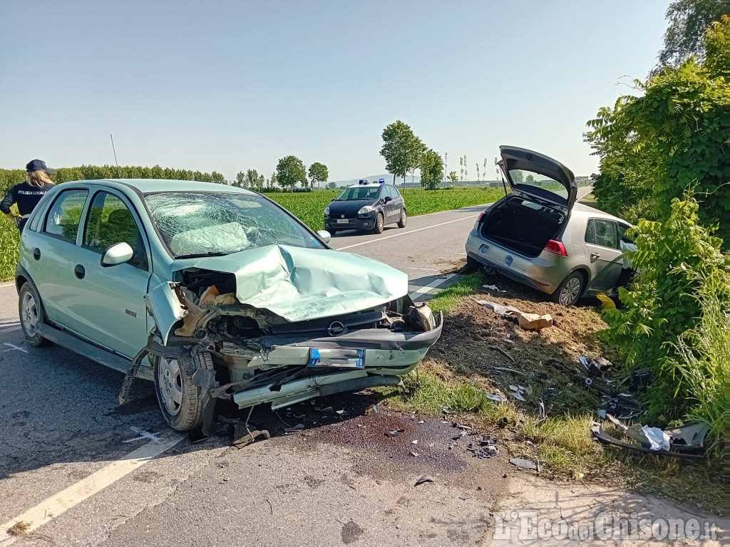 Schianto tra auto sulla Provinciale 138 tra Virle e Osasio, due i ... Schianto tra auto sulla Provinciale 138 tra Virle e Osasio, due i ...
